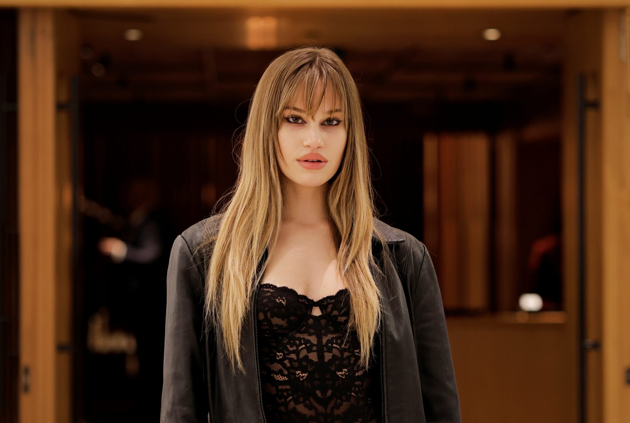 Dünyaca Ünlü Model Meredith Mickelson | Moda Dergi Tv